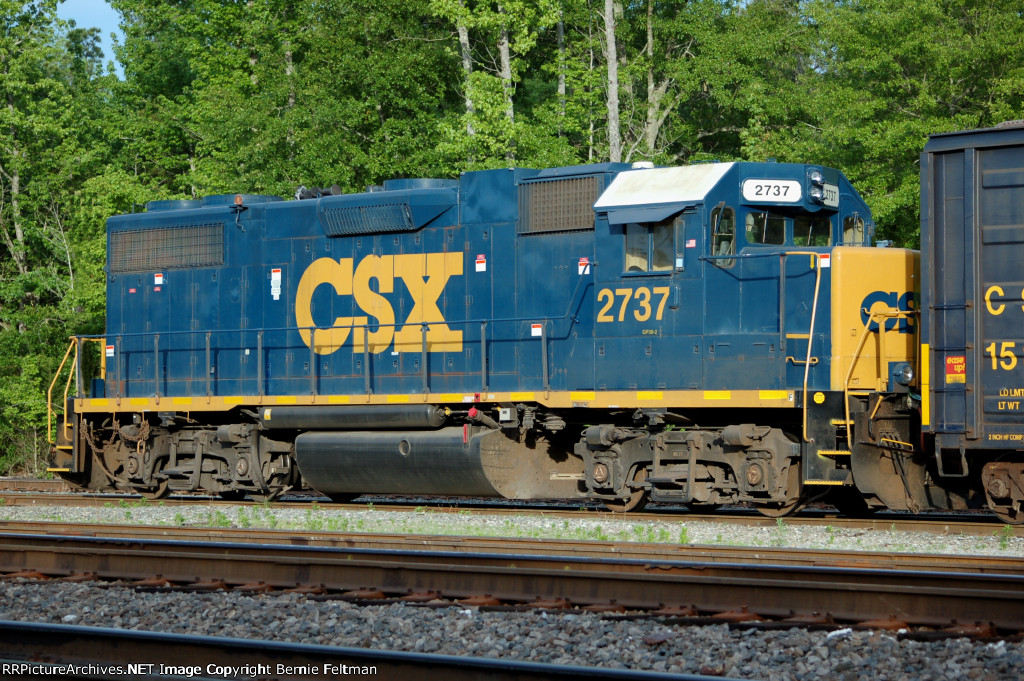 CSX GP38-2 #2737